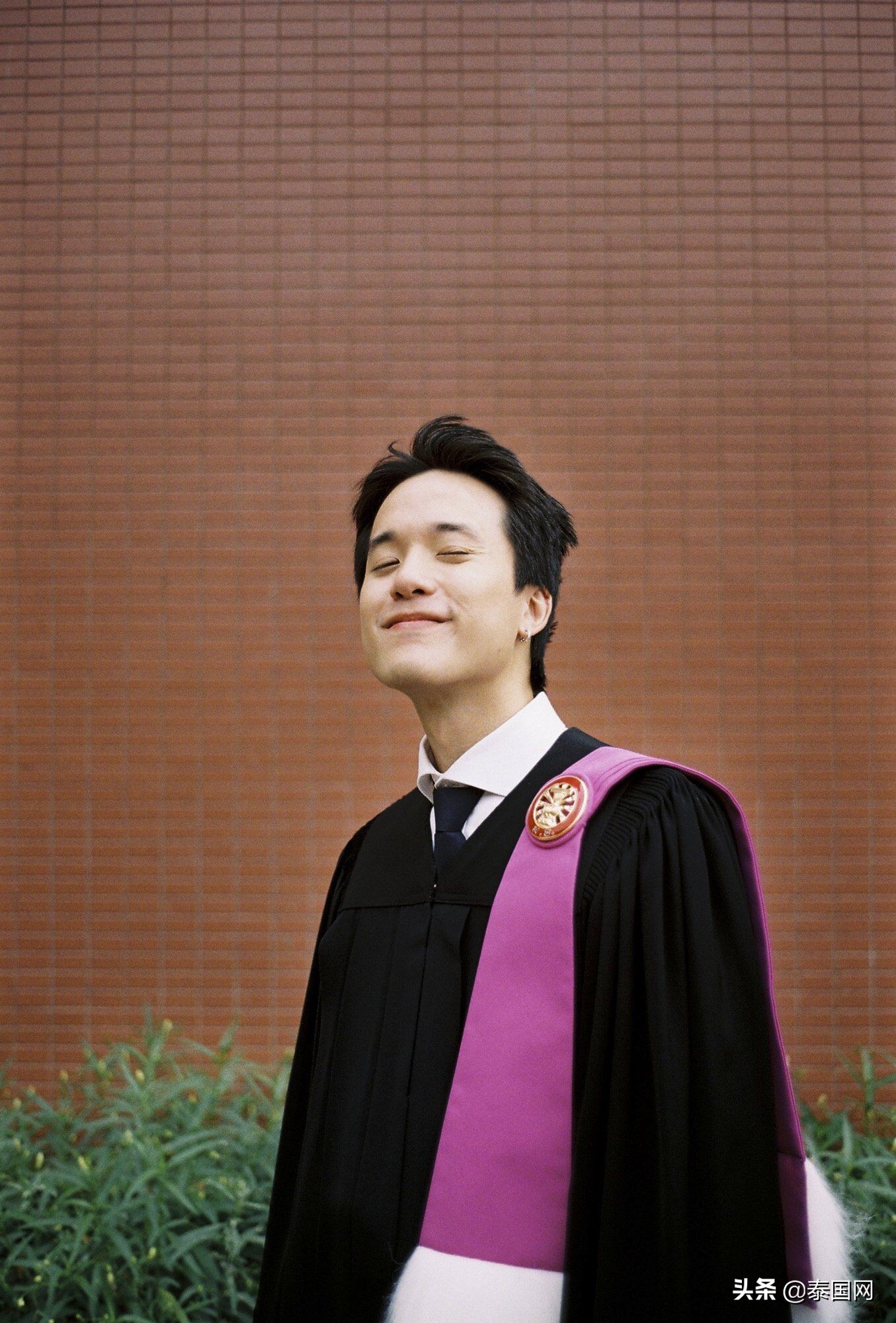 Thai actor Jamyjames graduates - iNEWS