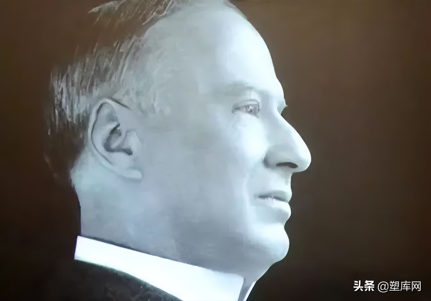 The History of DuPont: From Political Refugee to America's Largest Arms ...