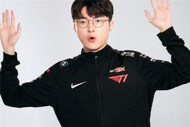T1 stingy in the same line?Faker's assistant asks fans for old lipstick ...