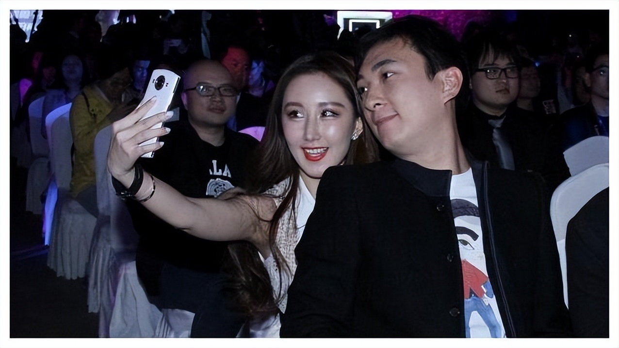 Wang Sicong took five beauties to stay in the hotel, and he was depressed. Netizens: Xiao Wang ...