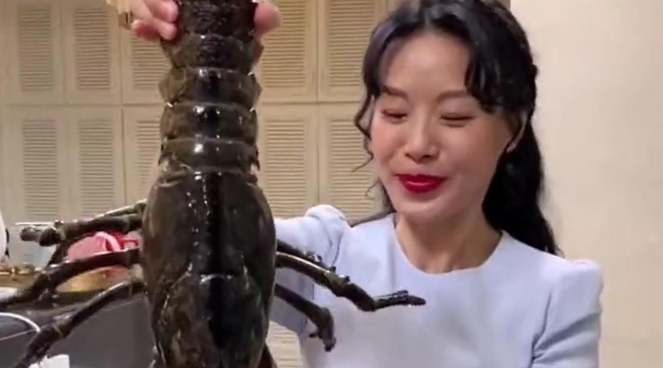 Cici888家宴：無龍蝦不歡，石榴姐陪她下廚，與賭王三太有何關係 - 資訊咖