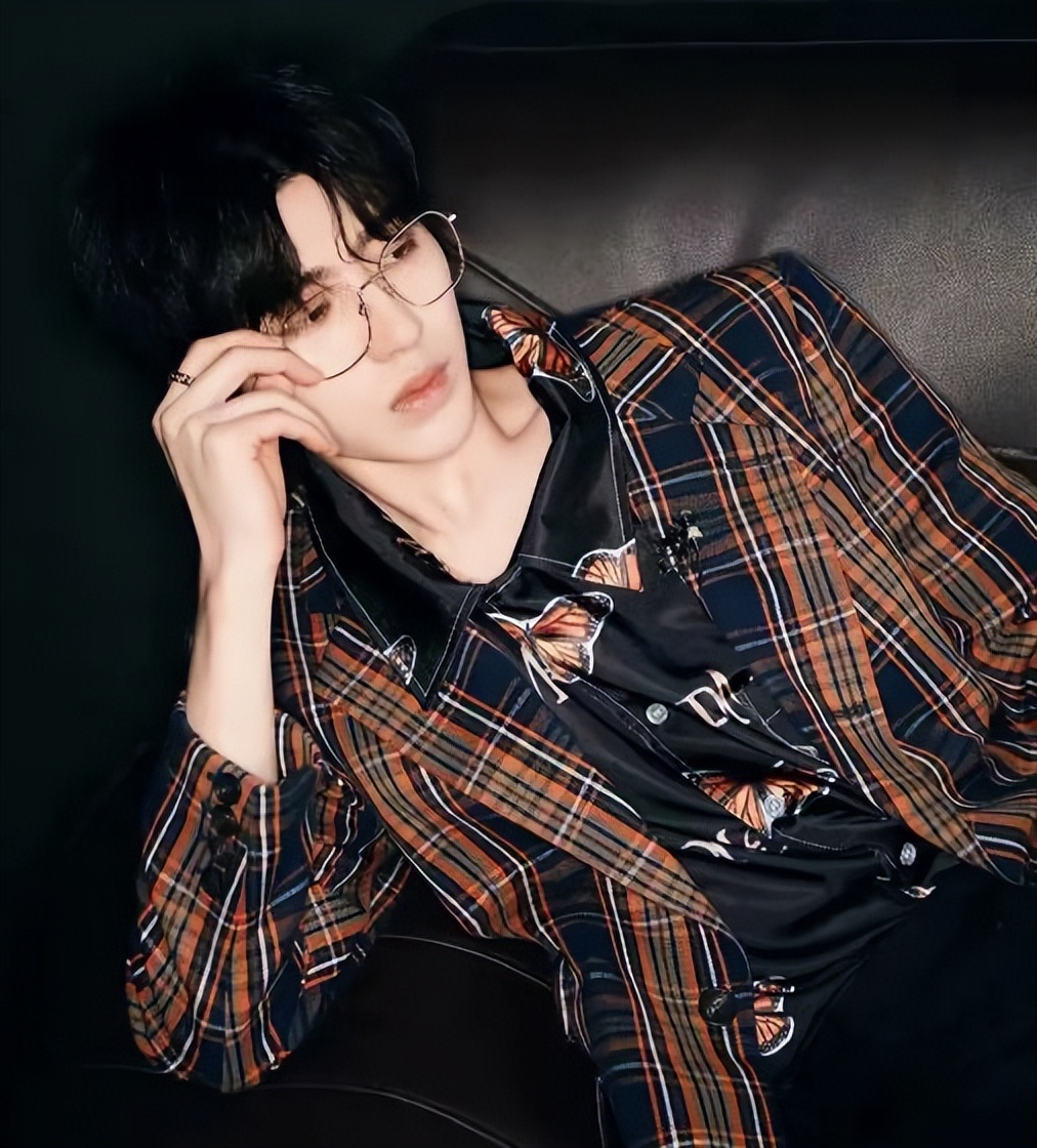 It was revealed that Cai Xukun had a one-night stand with a girl, causing her to get pregnant ...