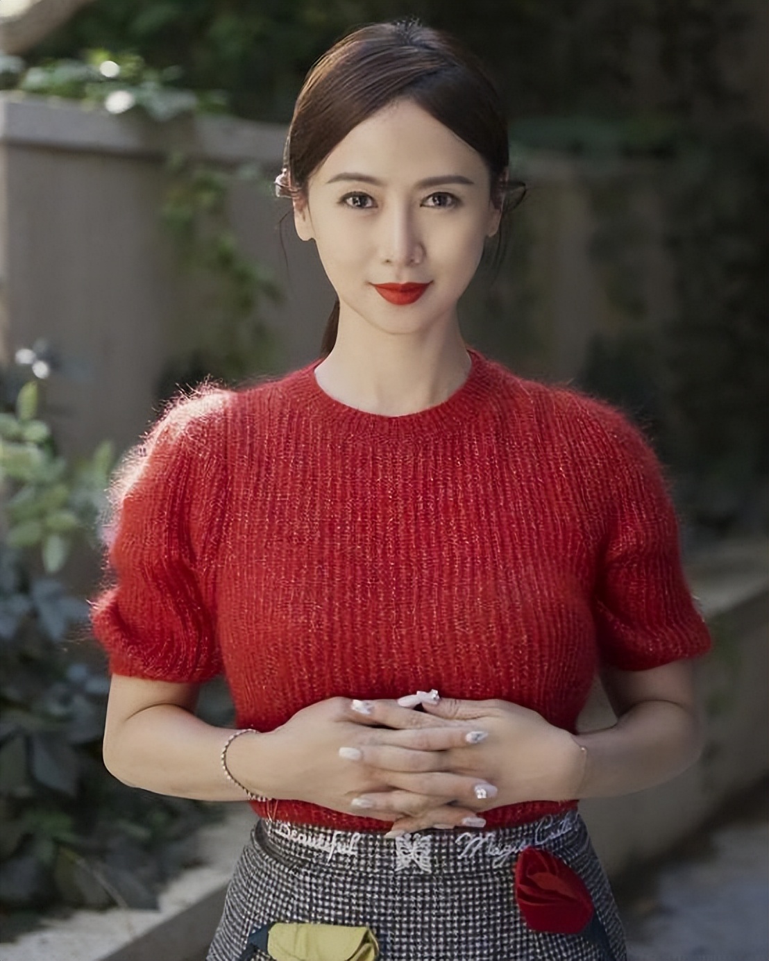 In order to become famous, he embarked on the "undressing road", Gu ...