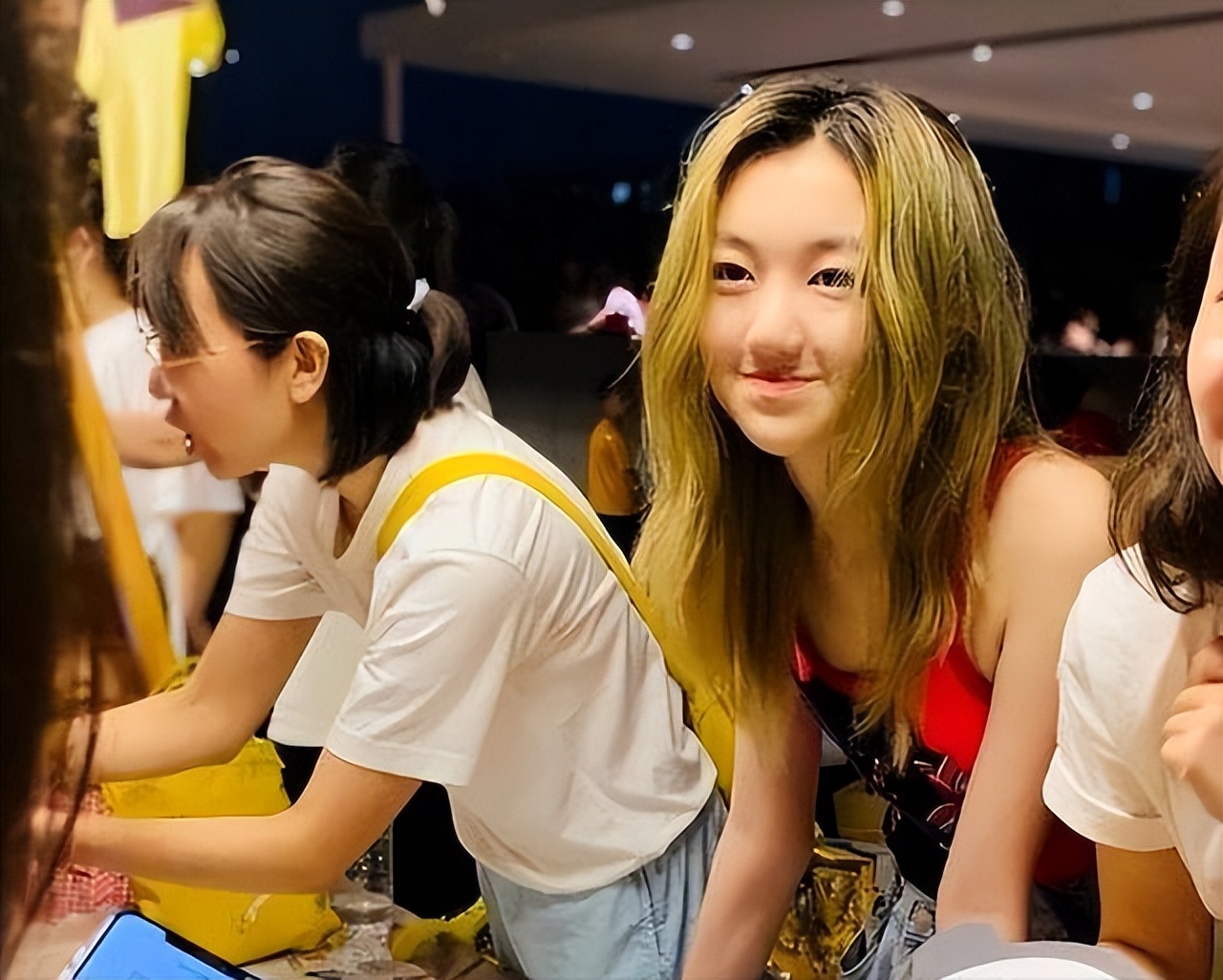 Li Yapeng and Faye Wong showed their happiness one after another, their ...