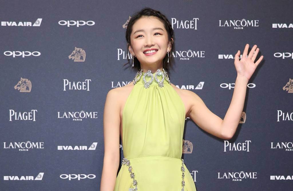 Zhou Dongyu Golden Rooster Award simple style, netizens praise ...