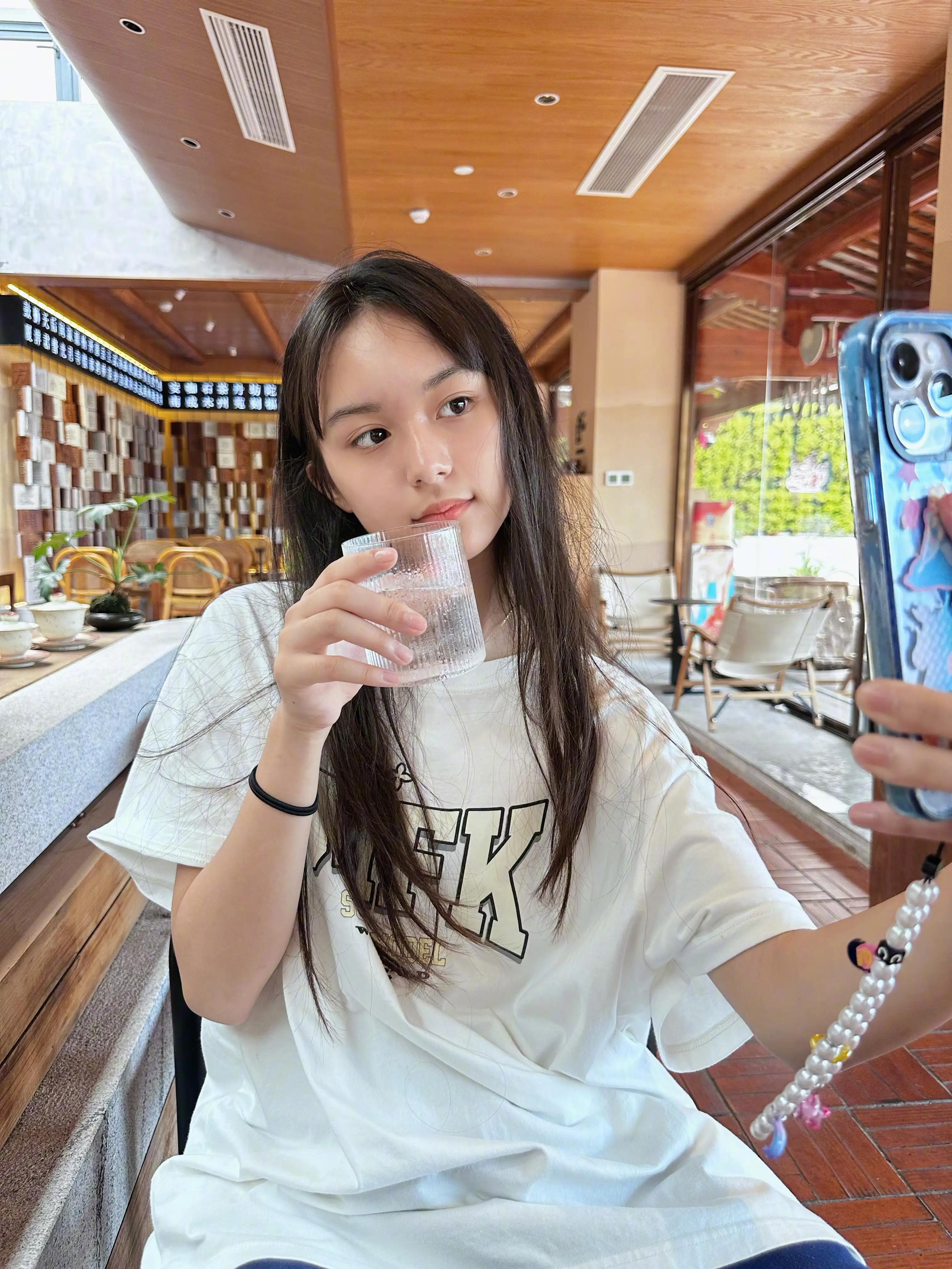 What has become of Liu Chutian, the child star who played Xiao Miyue back then? - iMedia