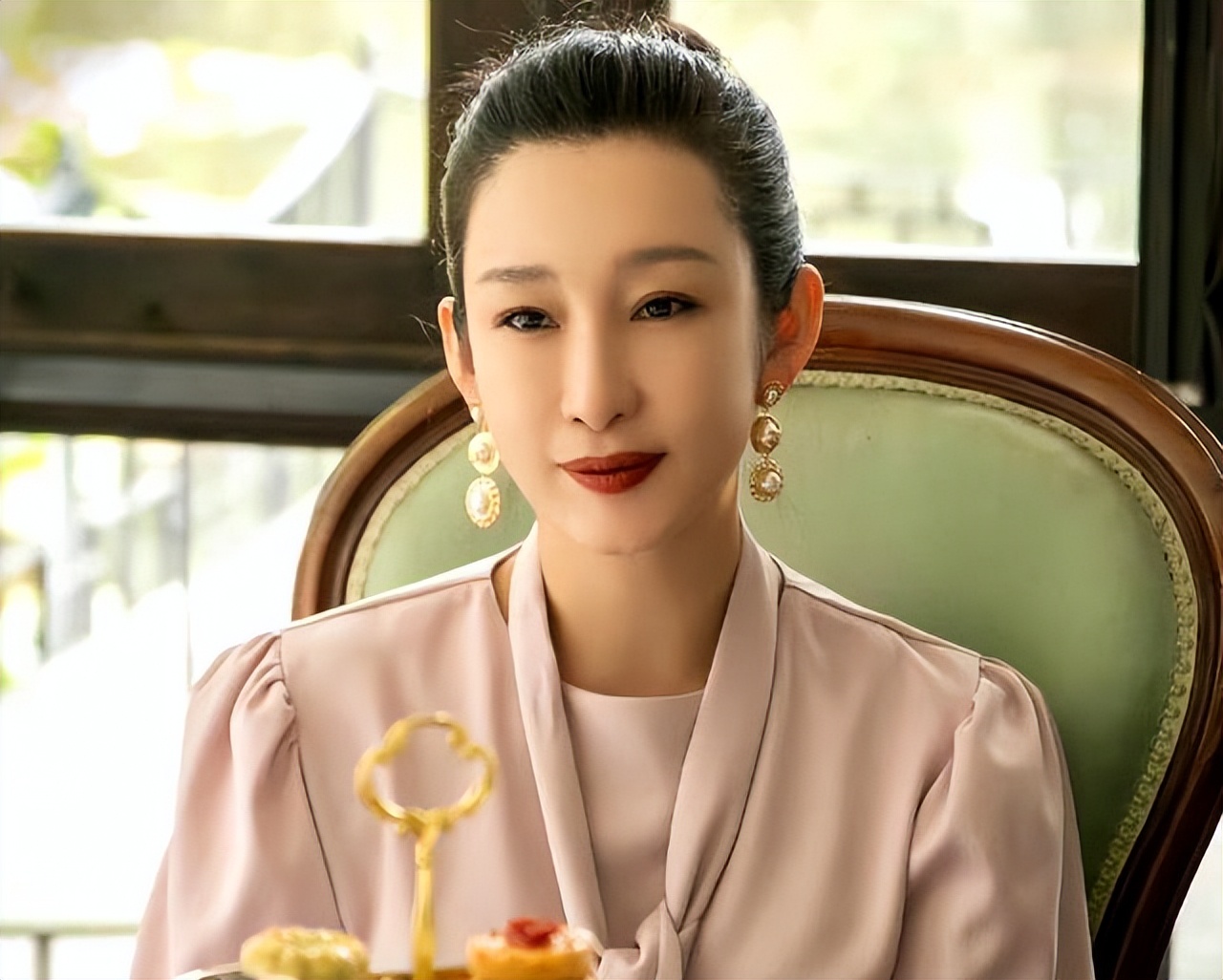 44-year-old Qin Hailu: The ugliest in the class, she became popular by ...