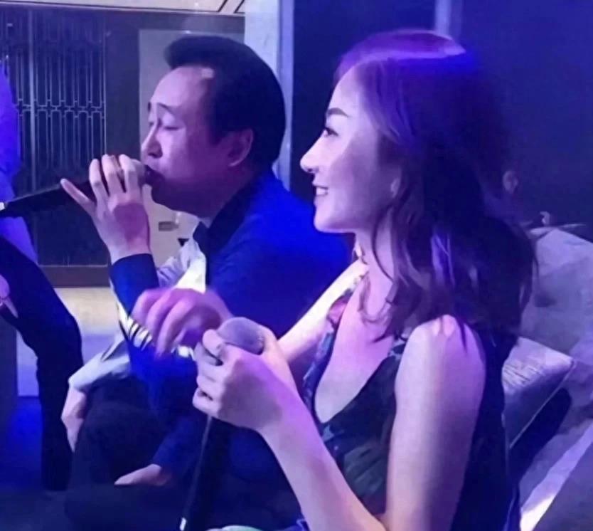 Sexy female group leader Bai Shanshan is exposed: her charming figure ...