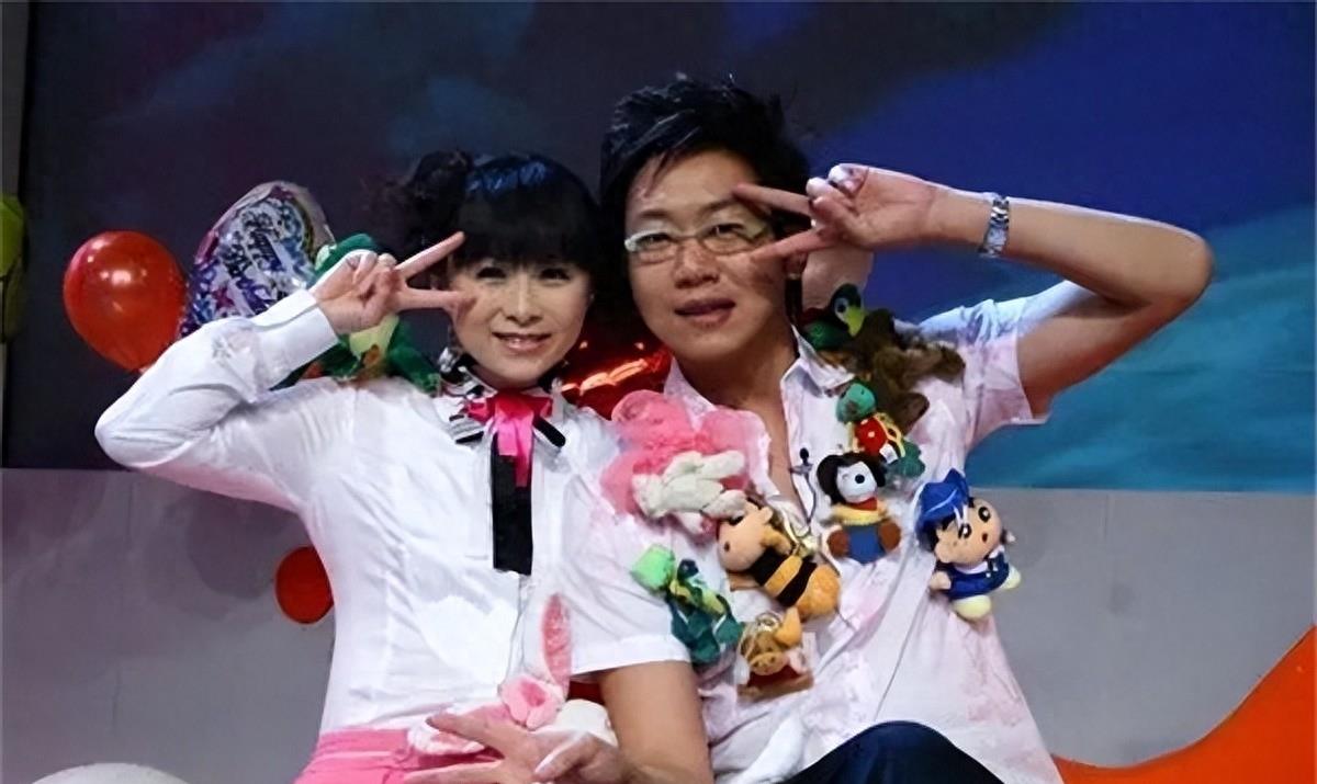 Host Lin Hai, whose two wives are both colleagues, is now 51 years old ...