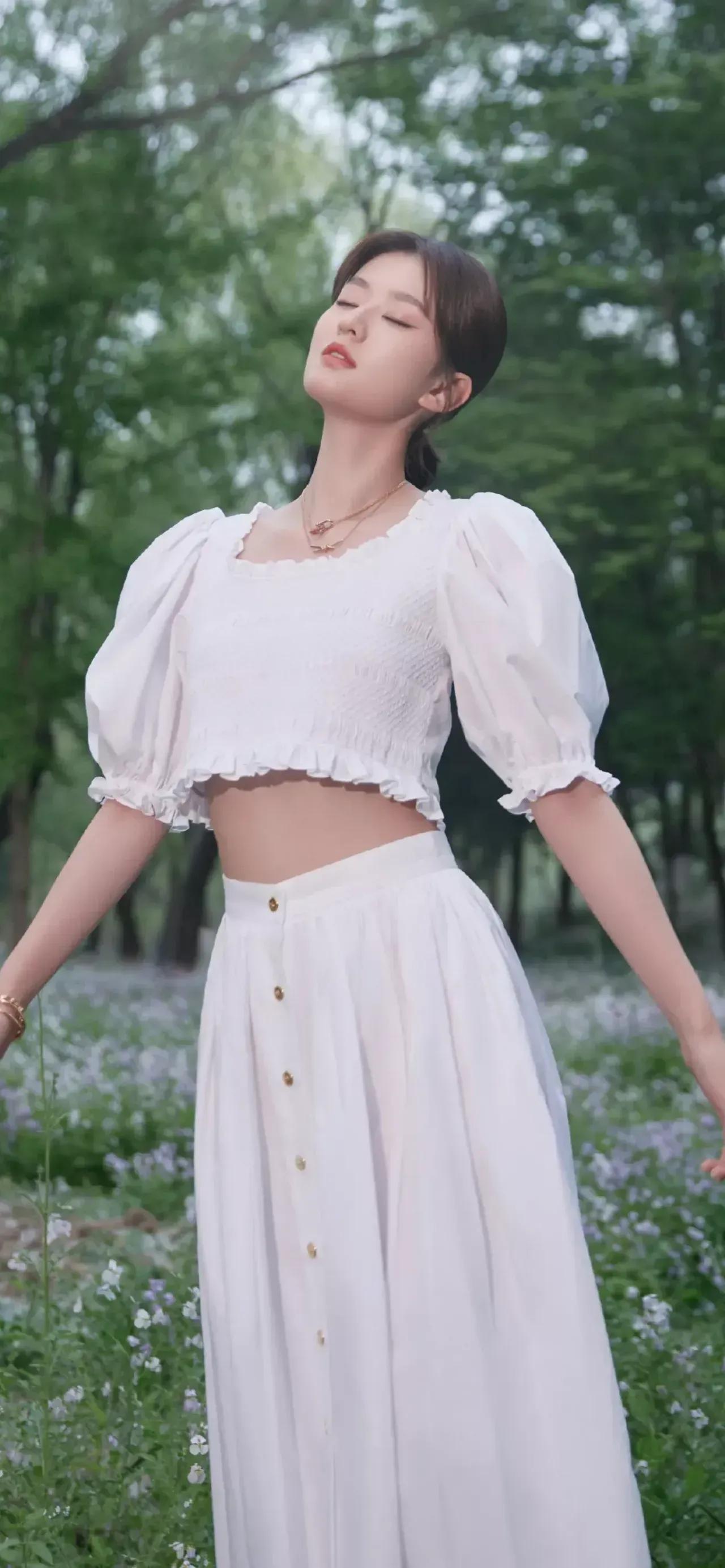 Qiao Xin beautiful girl - iNEWS