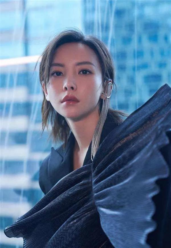 Yu Wenwen is actually very good in singing skills and looks. - iNEWS