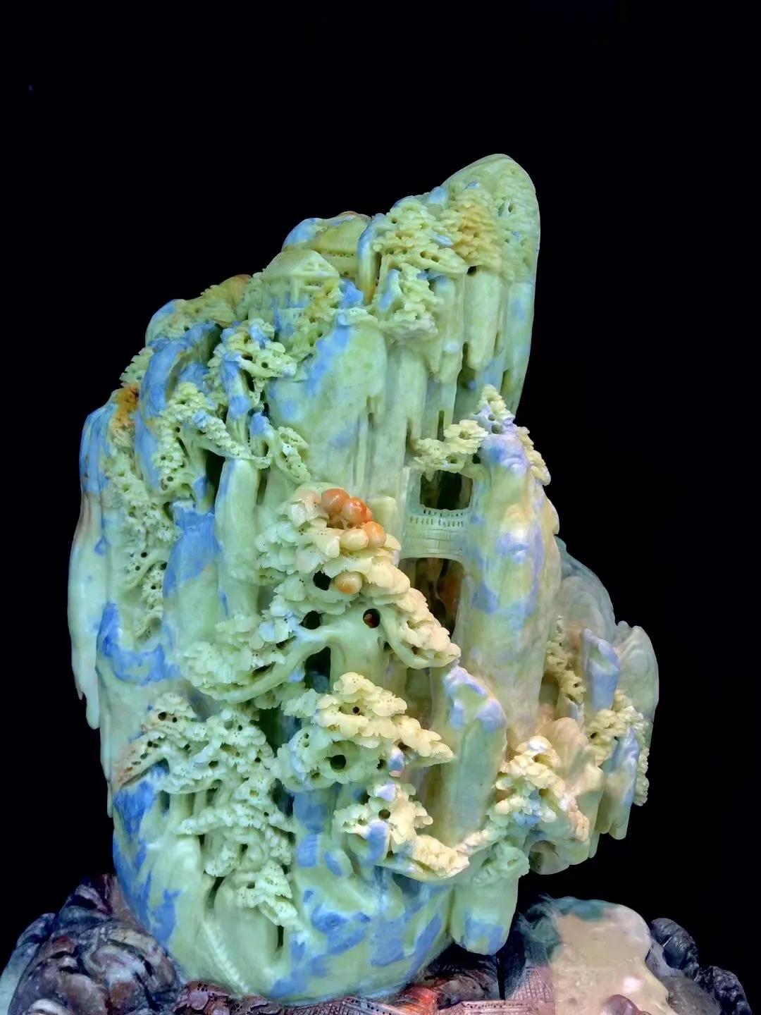 The splendid rivers and mountains carved out of stone are a work of art ...