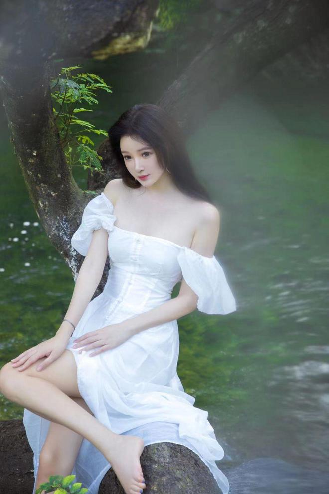 Sun Xinya exposes the forest pure white series of photos - iNEWS