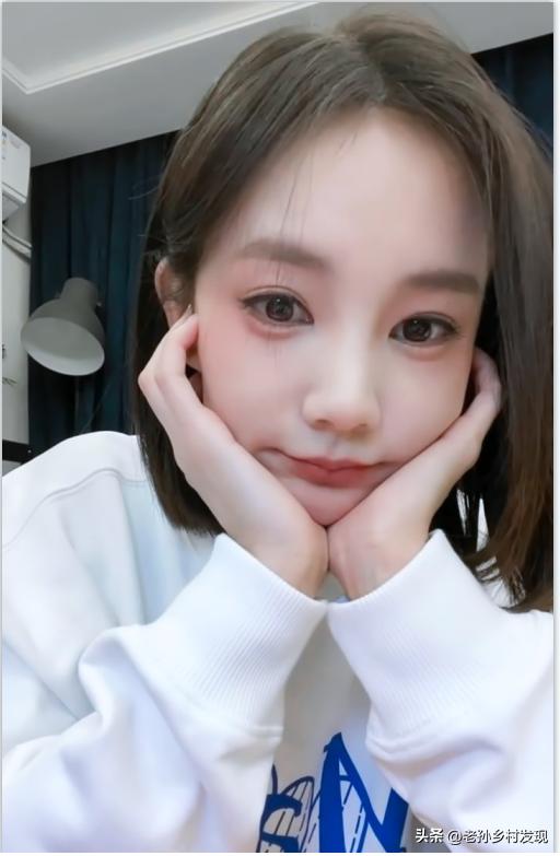 Li Yitong recorded the "running man" tooth collapse, and she used 502 ...