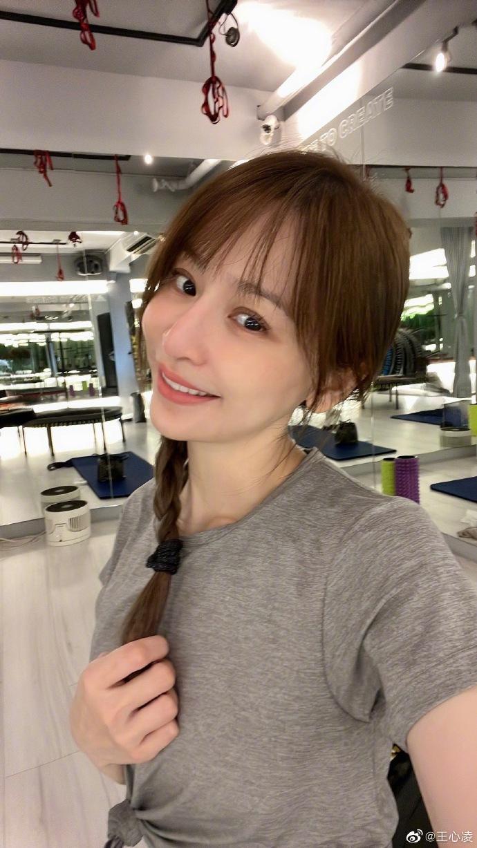 Lee Jinglei's friends party photos!Wang Xinling and Xu Weining appeared ...