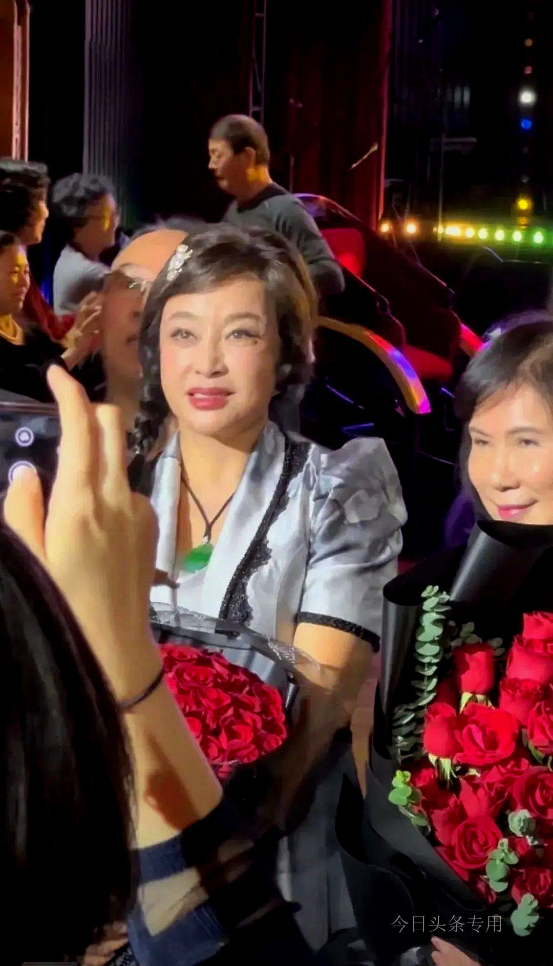 Liu Xiaoqing finally has a generous face without makeup. Instead of ...