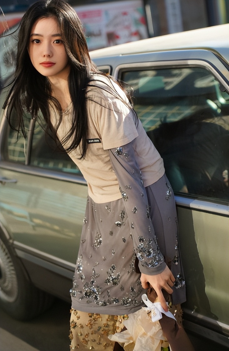 Liu Haocun's beautiful photos in spring, smiling brightly in the sun ...