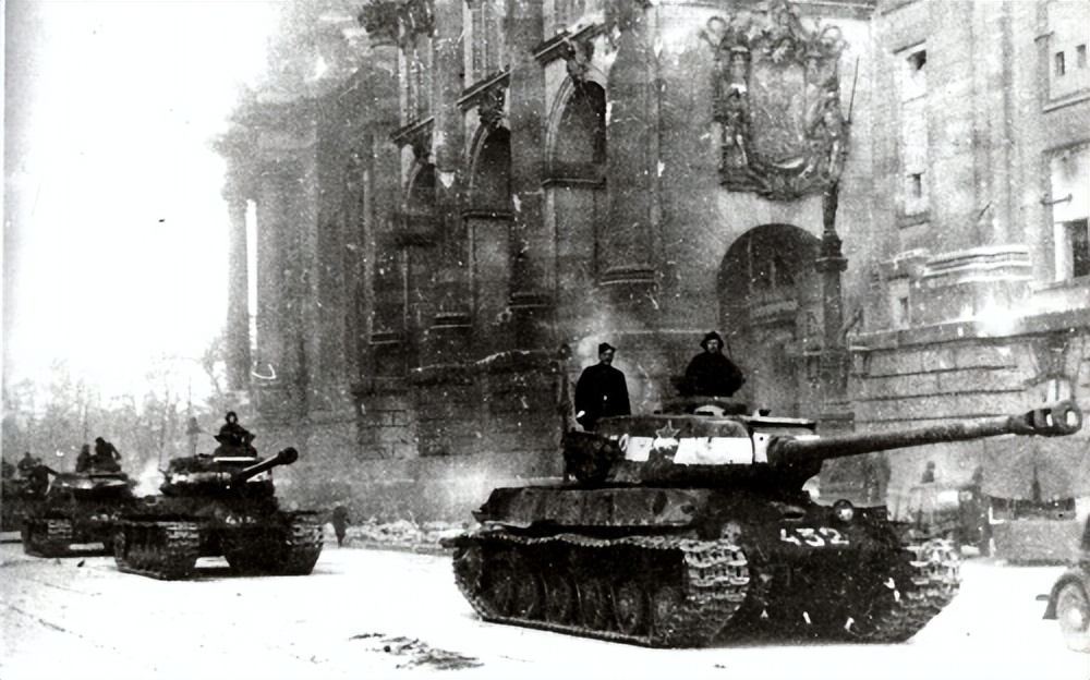 Joseph Stalin Type 2 Heavy Tank (IS-2) - iMedia