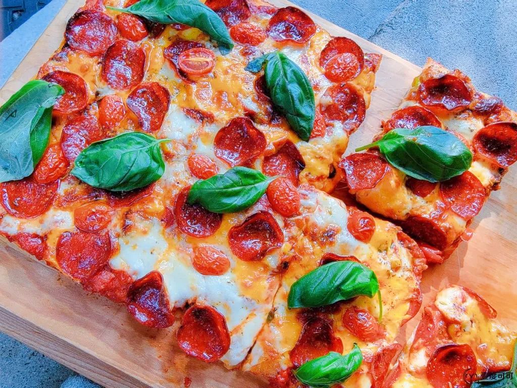 It's so delicious I can't stop!Sicilian style sourdough bread pizza ...