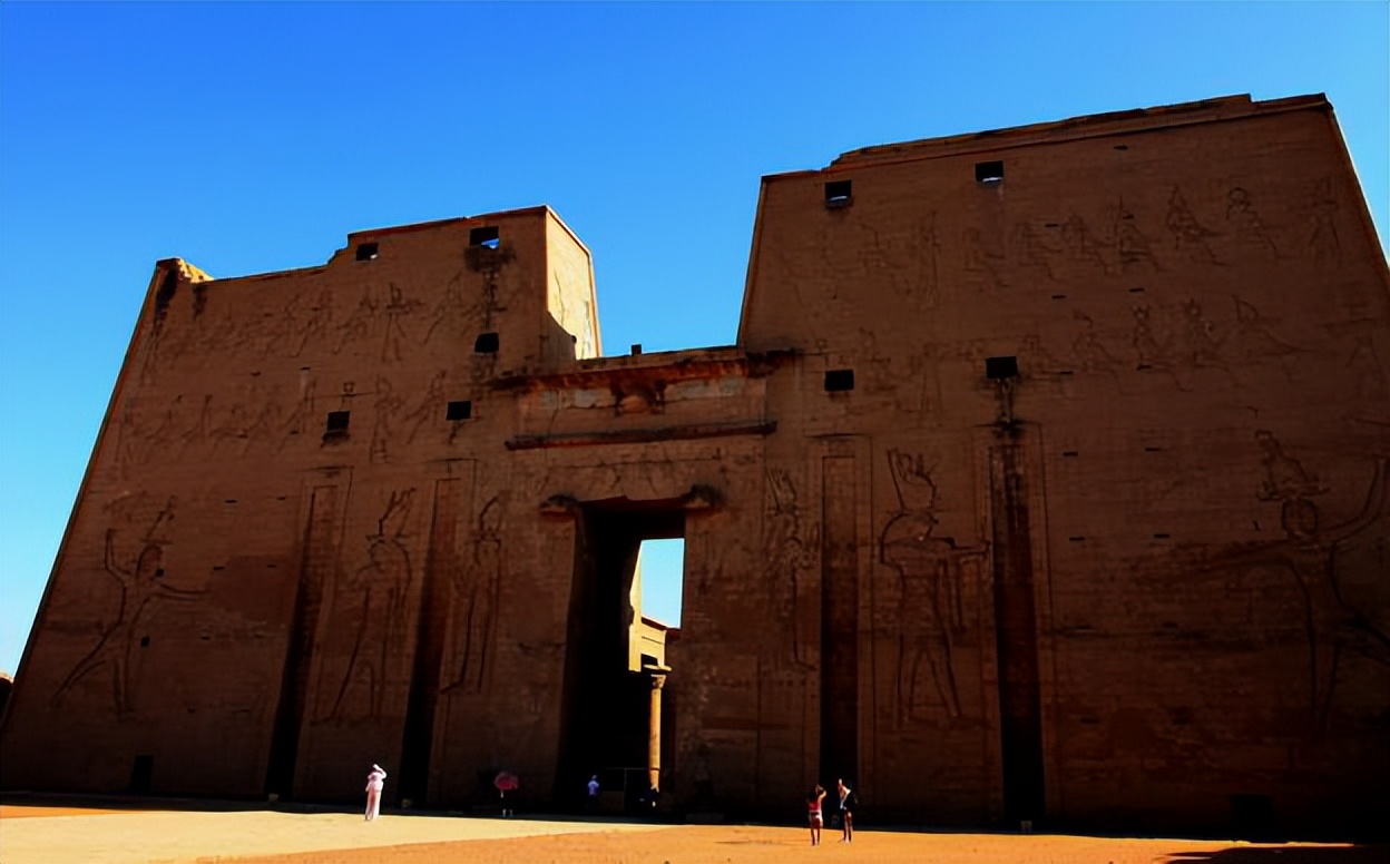 Analysis of the evolution of ancient Cairo city form due to the ...