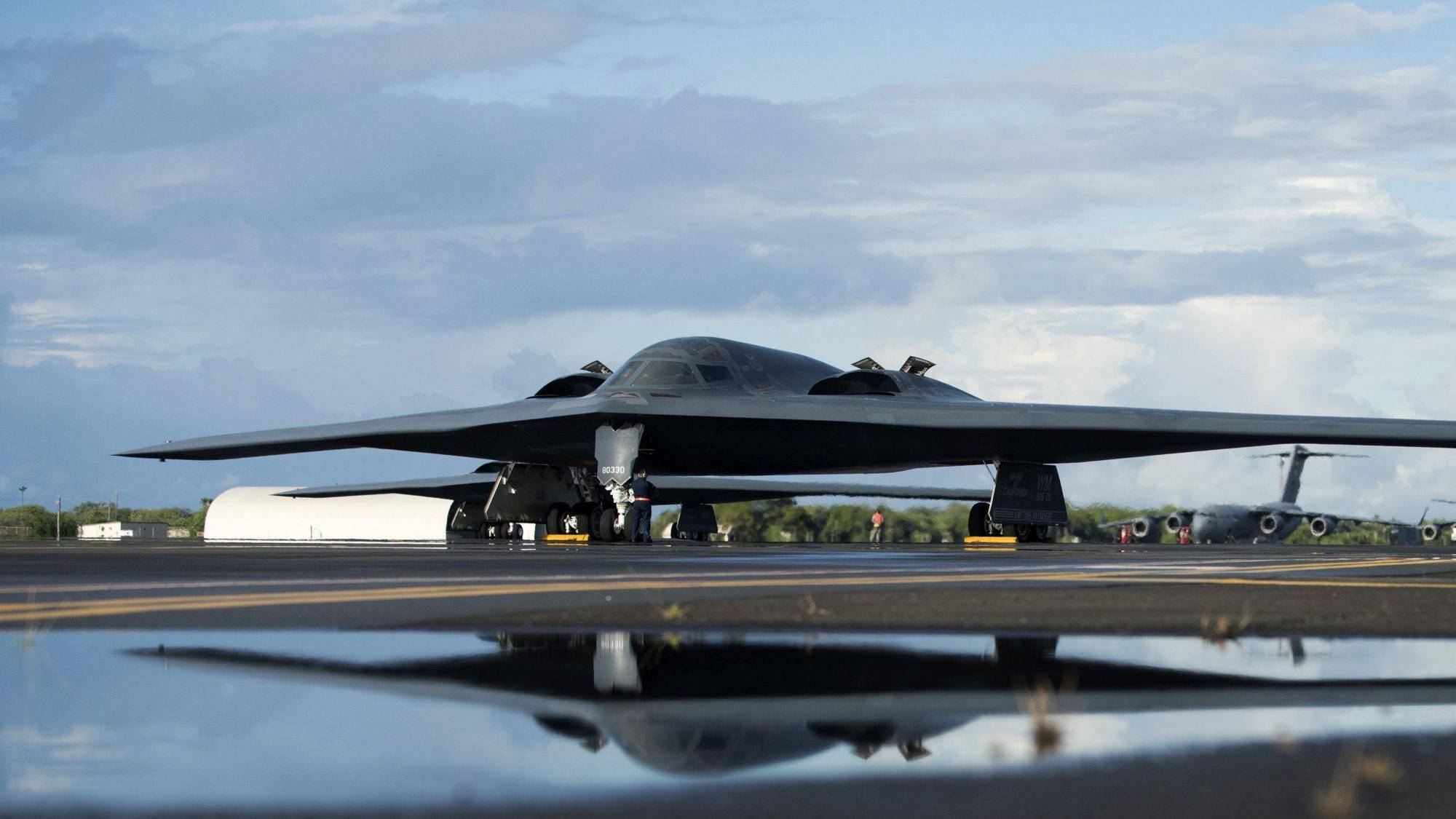 The B2 Ghost bomber took revenge and ran 55,000 kilometers in 70 hours. How strong is it? - iNEWS