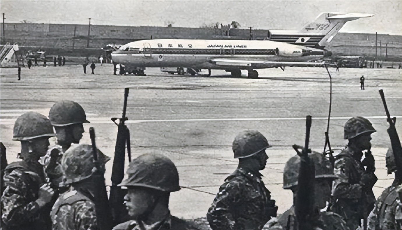 The first hijacking in Japan's history: 9 gangsters used artificial ...