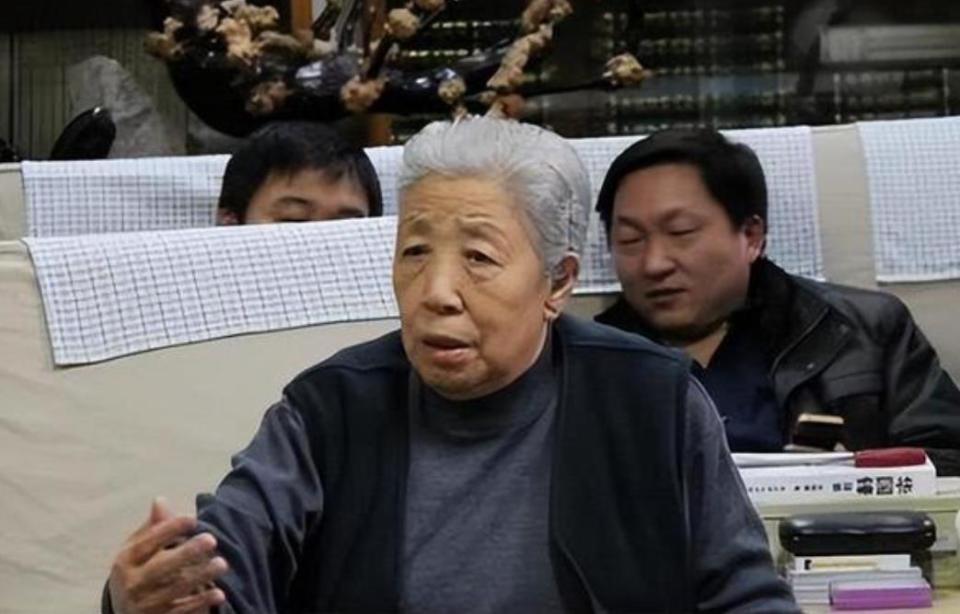 Hua Guofeng passed away, his wife Han Zhijun is still alive today, and ...