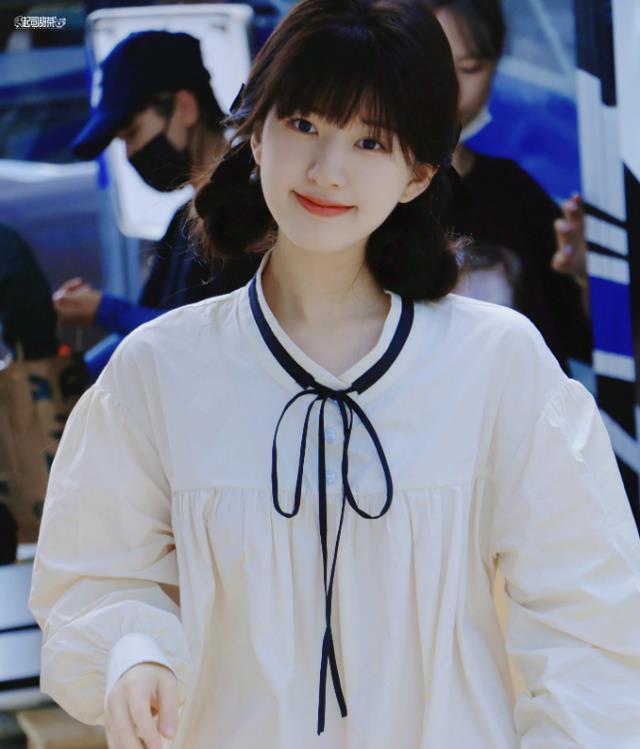 The male protagonist's white shirt is seductive, Zhao Lusi's school ...