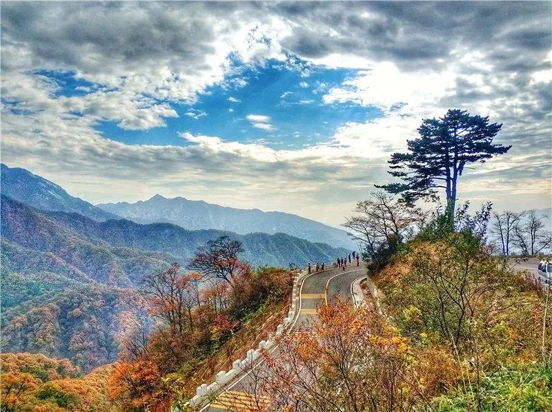 Two-day tour of Dabie Mountain to see red leaves and waterfalls - iNEWS