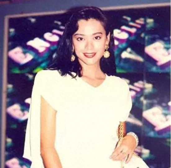 Because she likes to shoot Category 3 movies, she became a single mother and married a ...