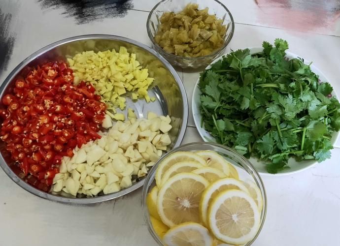 Delicious, hot and sour lemon chicken feet - iMedia