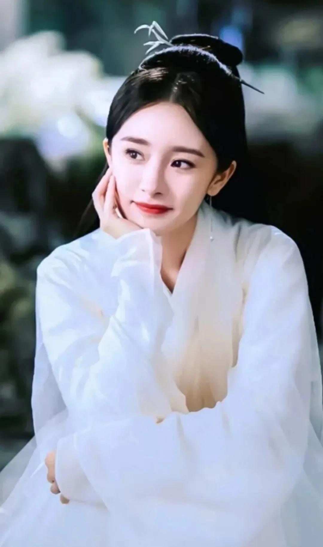 Yang Mi's beautiful wallpaper - iNEWS