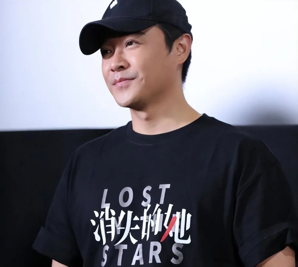 There are female fans of this stinky man? - iNEWS