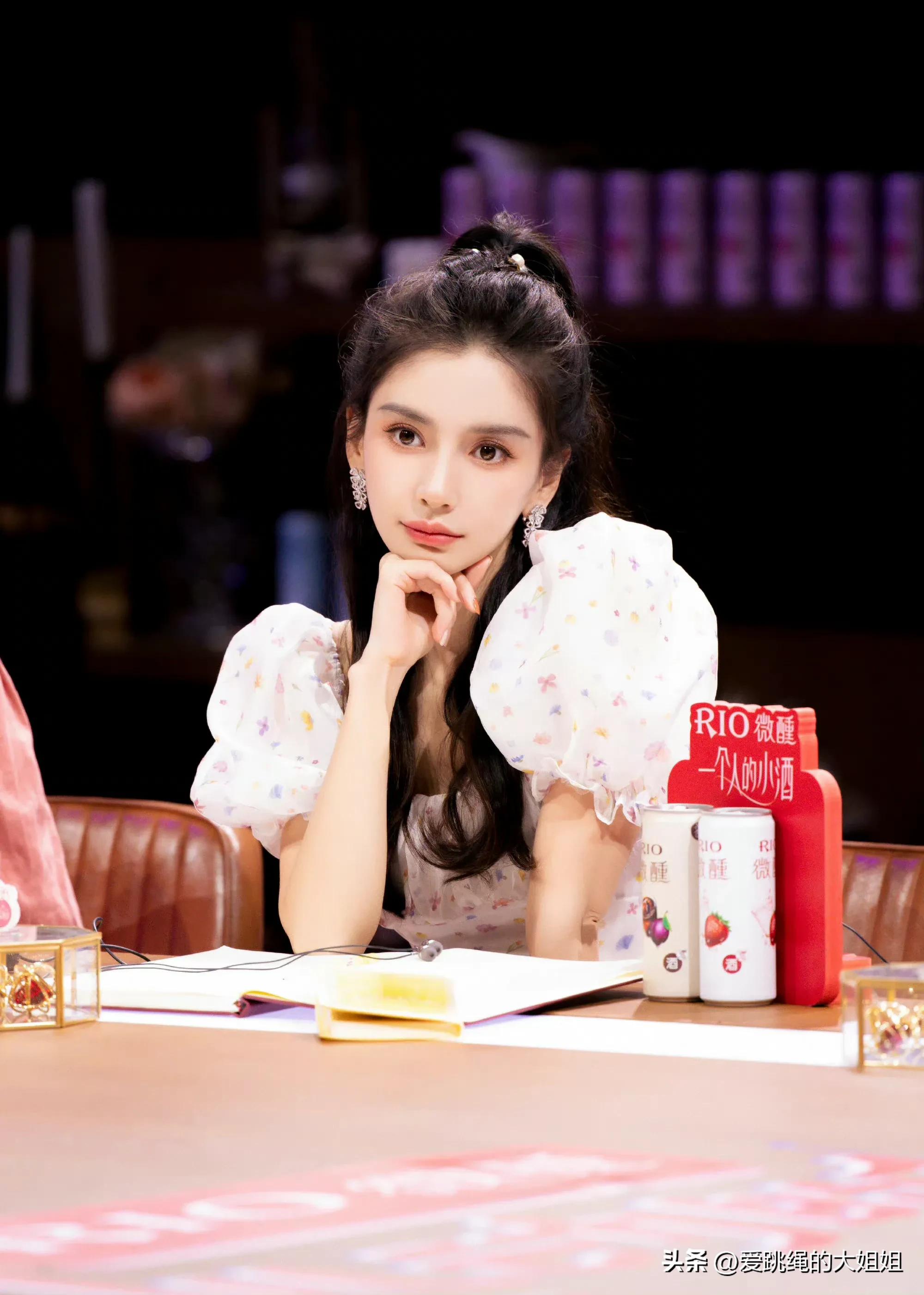 Fresh and lovely girl Yang Ying - iNEWS