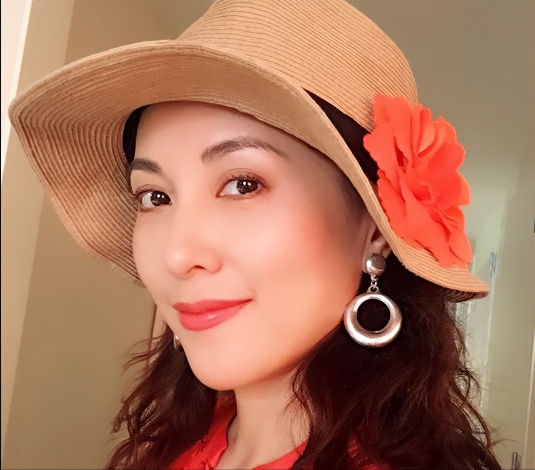 She used to be the head of CCTV. She debuted 22 years ago with zero ...