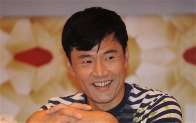 Yu Rongguang made money to support his family and took care of the housework at home, but at the ...