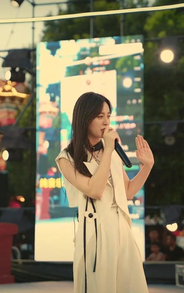 Tang Yi, the first sister of internet celebrity, is actually a 40-year ...