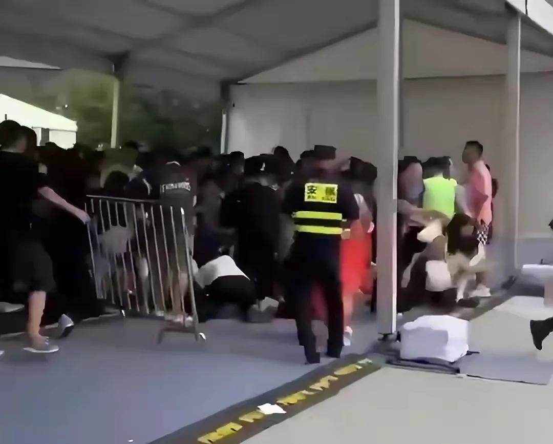 "TFBOYS Concert Triggered Crazy Star Chasing Phenomenon, Fans Bewitched ...