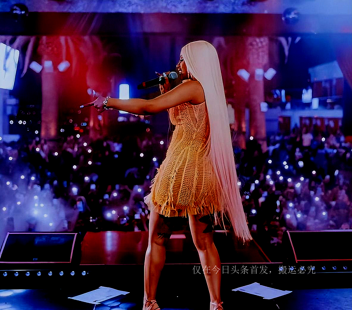 Outrageous! CardiB performed without underwear, twisted her crotch and ...