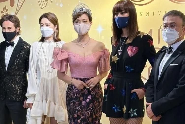 The previous Hong Kong sisters appeared sexy Chen Farong with zero ...