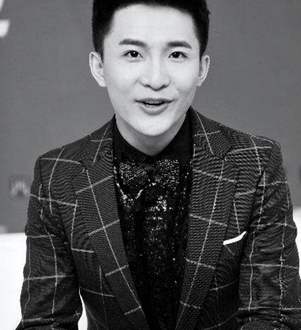 He was once the "most handsome host" of CCTV, but he jumped to his ...