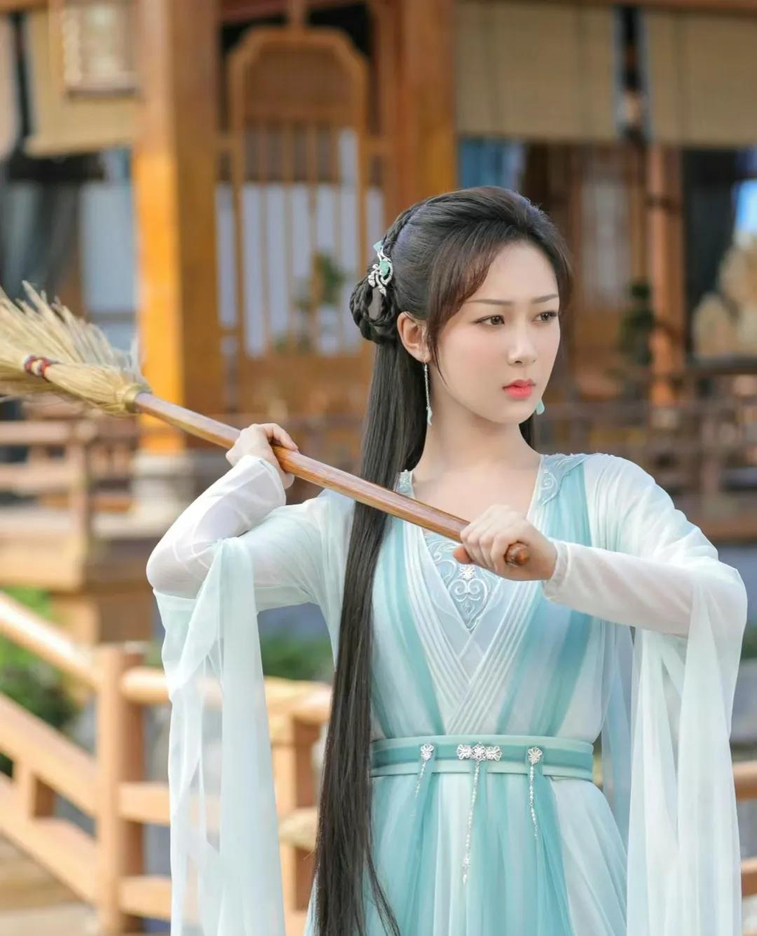 Just made the official announcement! Yang Zi and Li Xianer perform in ...