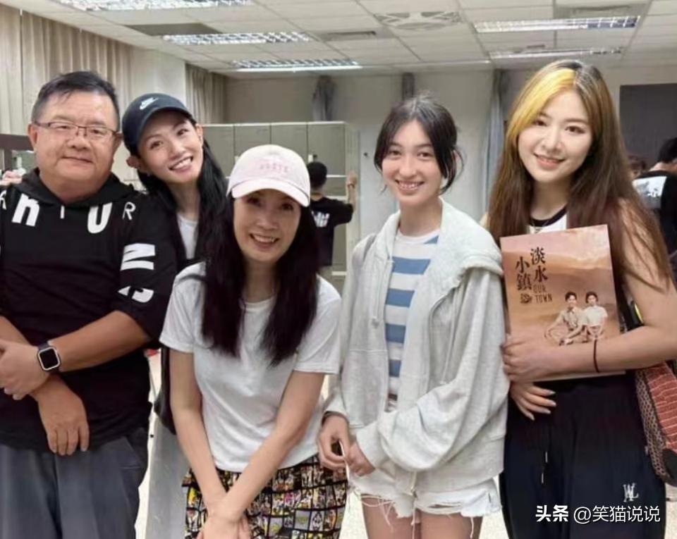 A recent photo of 14-year-old Xia Tian was exposed: she looks sweet and ...