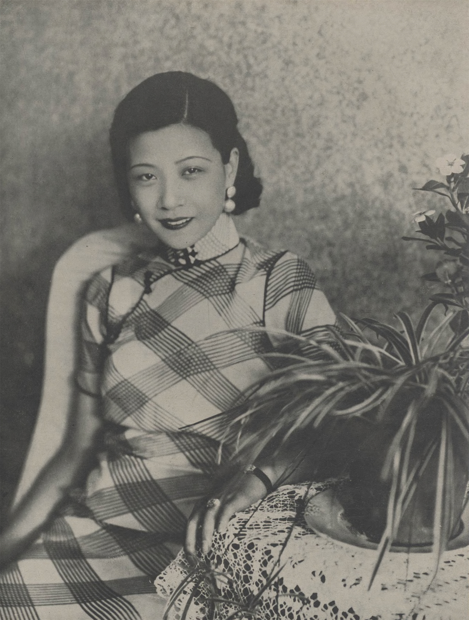 Ruan Lingyu of Xishi in the Republic of China, eloped with a 15-year ...