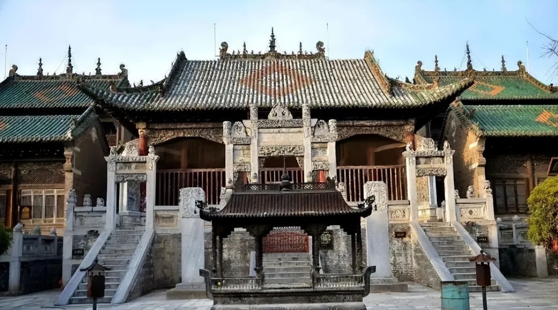 "Looks like a temple but not a temple, looks like a house but not a ...