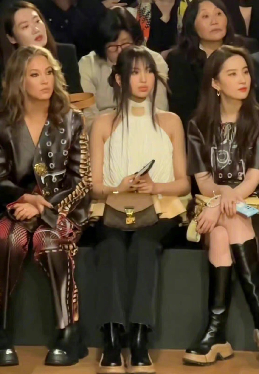Gu Ailing and Liu Yifei both wore punk outfits to watch the show, and ...