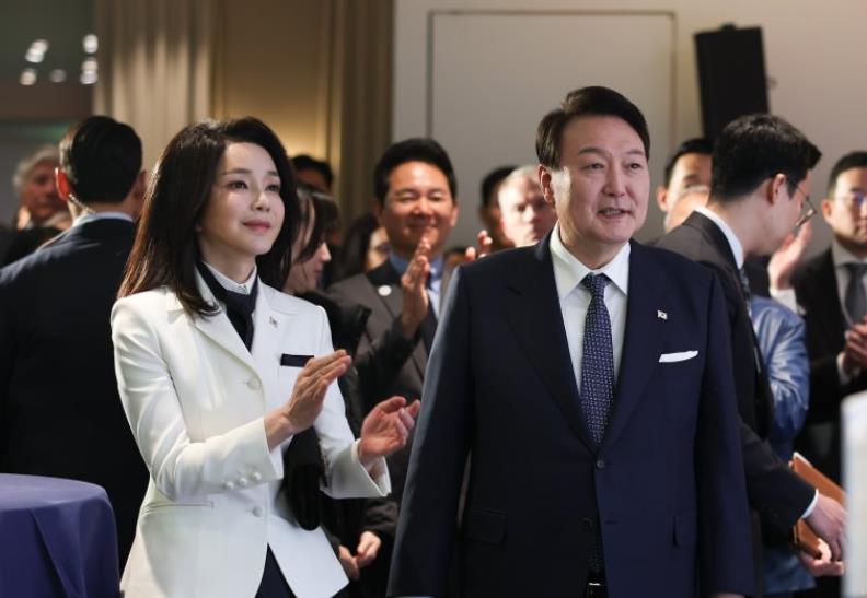 The first lady of South Korea has beautiful facial features, plump and ...