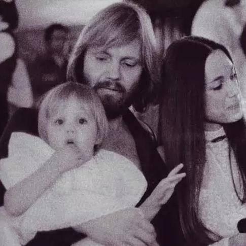 The 48-year-old Julie is still so beautiful! Divorced 3 times and has 6 ...