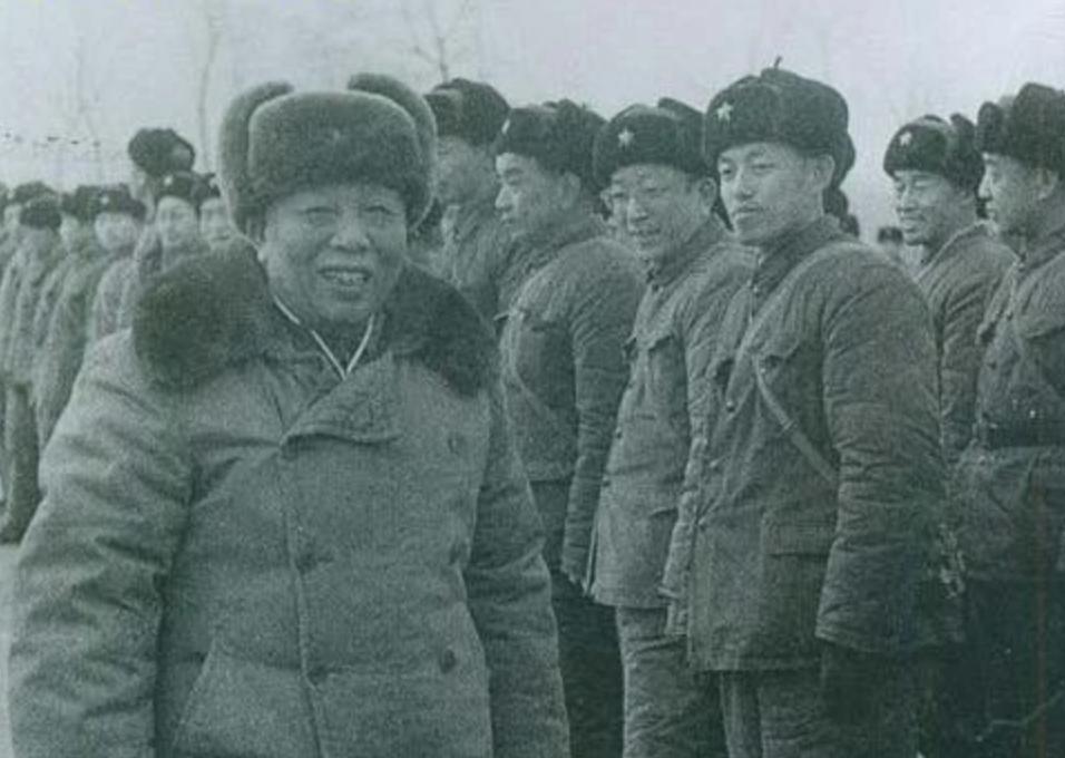 In 1977, Ye Jianying invited Zhang Aiping and asked: What's wrong, you don't support my work so ...