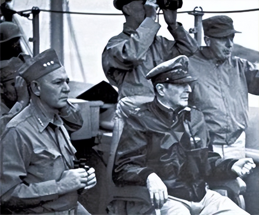 MacArthur: Prepare 26 atomic bombs to drop on China!He was removed from ...